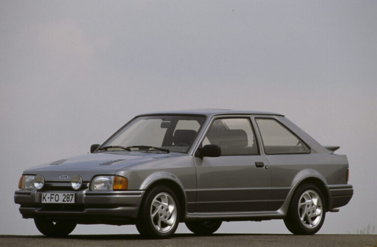 Classic hot hatch values rise as British classics struggle – Hagerty ...
